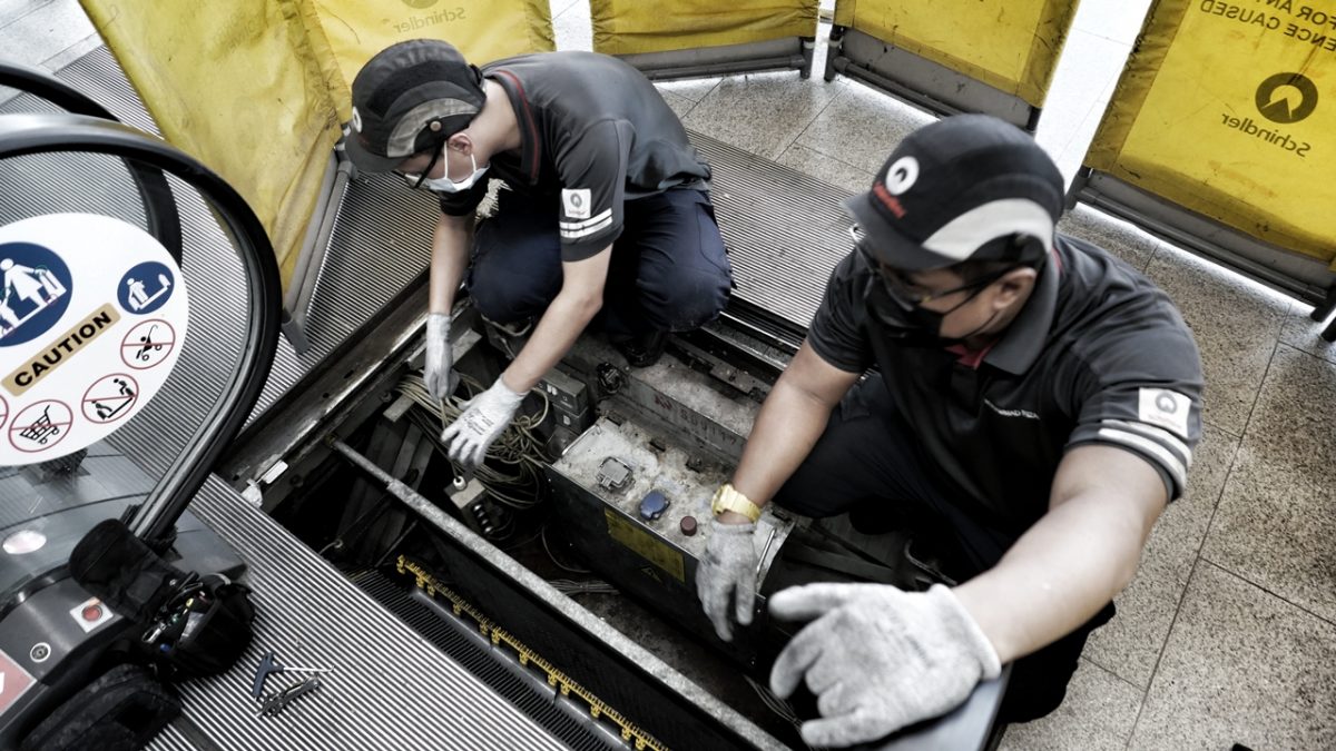 What it’s Like Working in Escalator Maintenance - LabourBeat